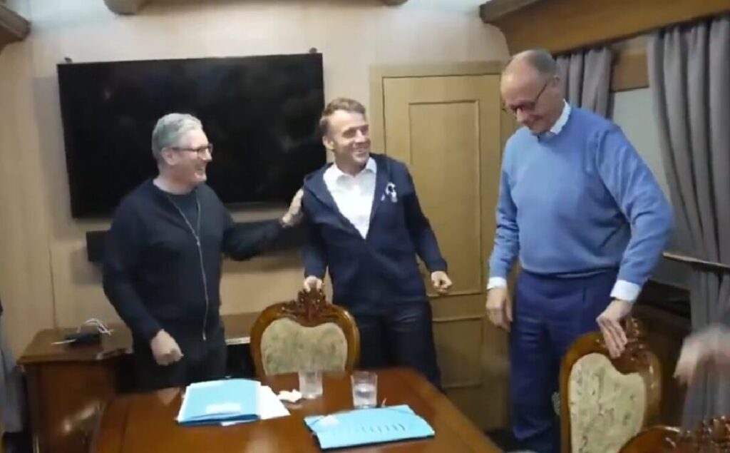 Biography Of Elton John, Facts, Real Name, Age, Net-worth, Songs ...